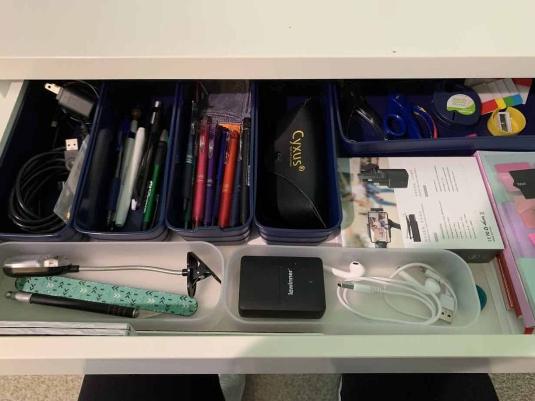 Turning a small bedroom into a comfortable office (teal office ...